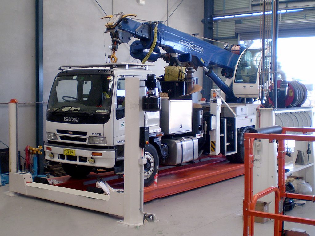 4 Post Hoist - 800 Series | Hartex Engineering